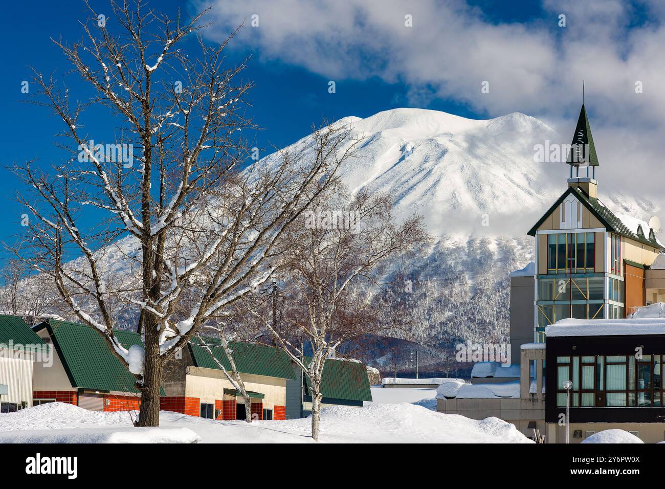 NISEKO, JAPAN - FEBRUARY 05 2024: Mount Yotei volcano in a clear blue ...