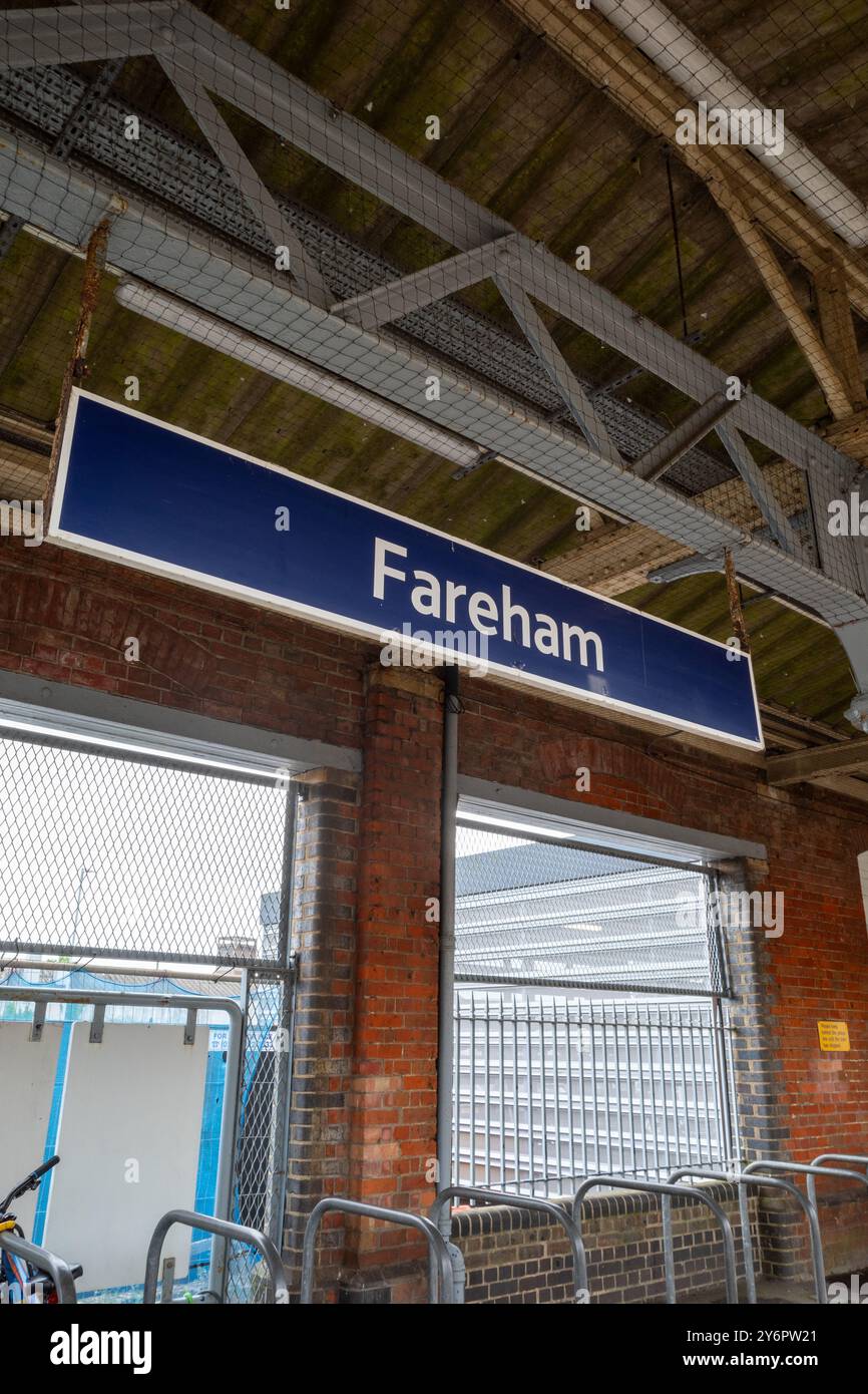 Fareham Train Station Sign, UK Stock Photo - Alamy