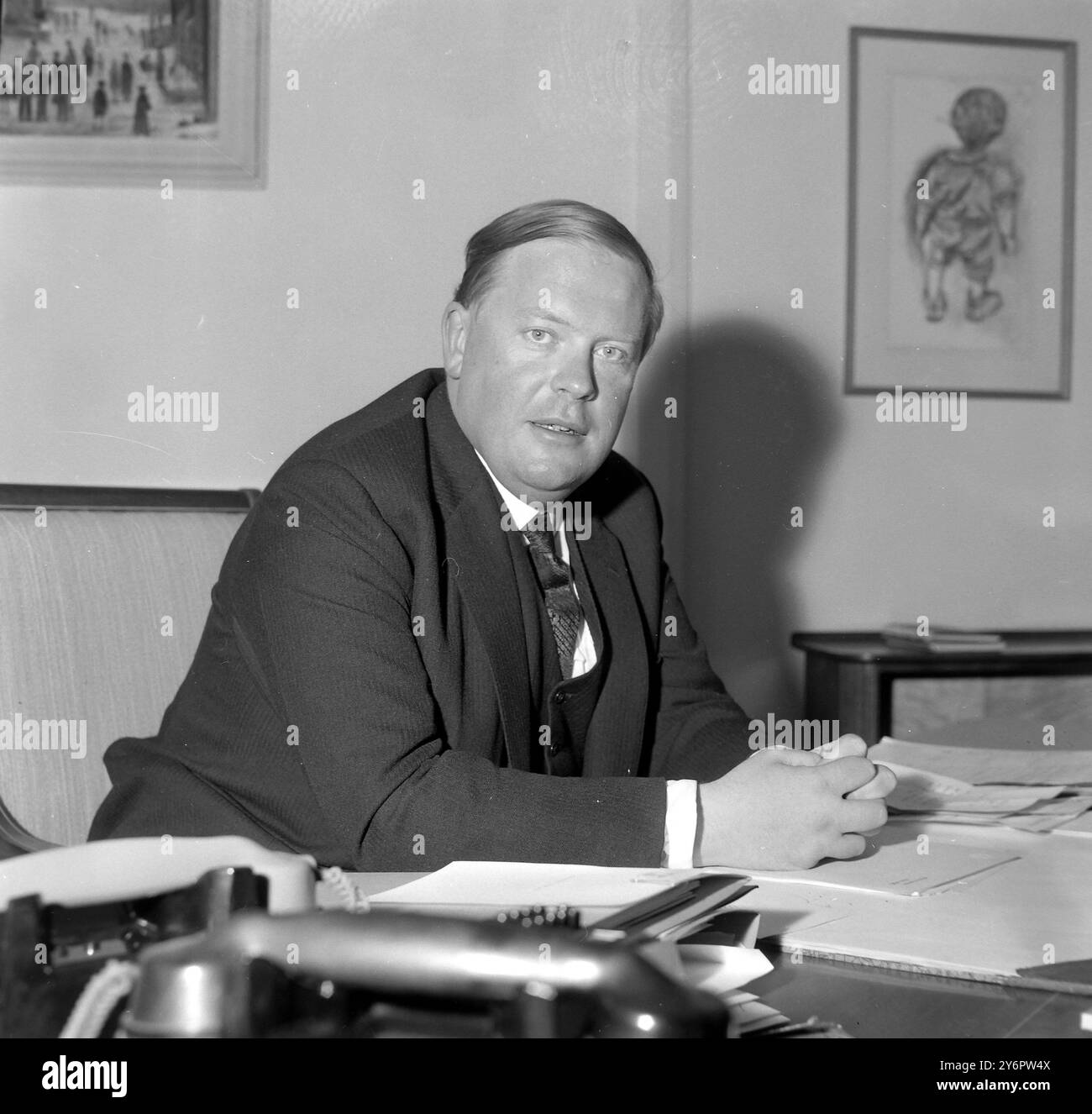 EDWARD BOYLE SIR MINISTER OF EDUCATION / ; 17 JULY 1962 Stock Photo - Alamy