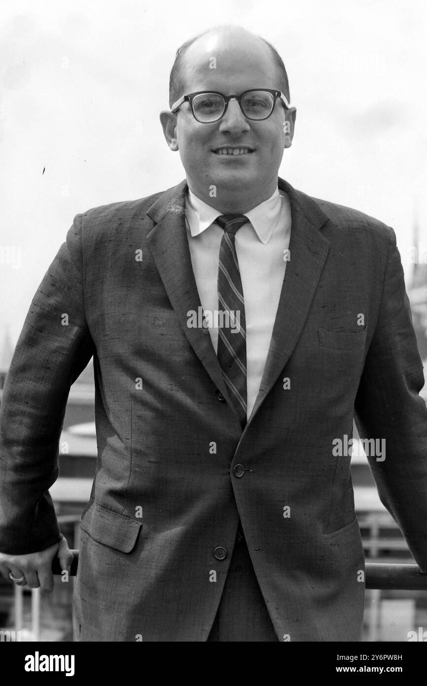 HARRY STATHOS NEWS REPORTER / ; 16 JULY 1962 Stock Photo - Alamy