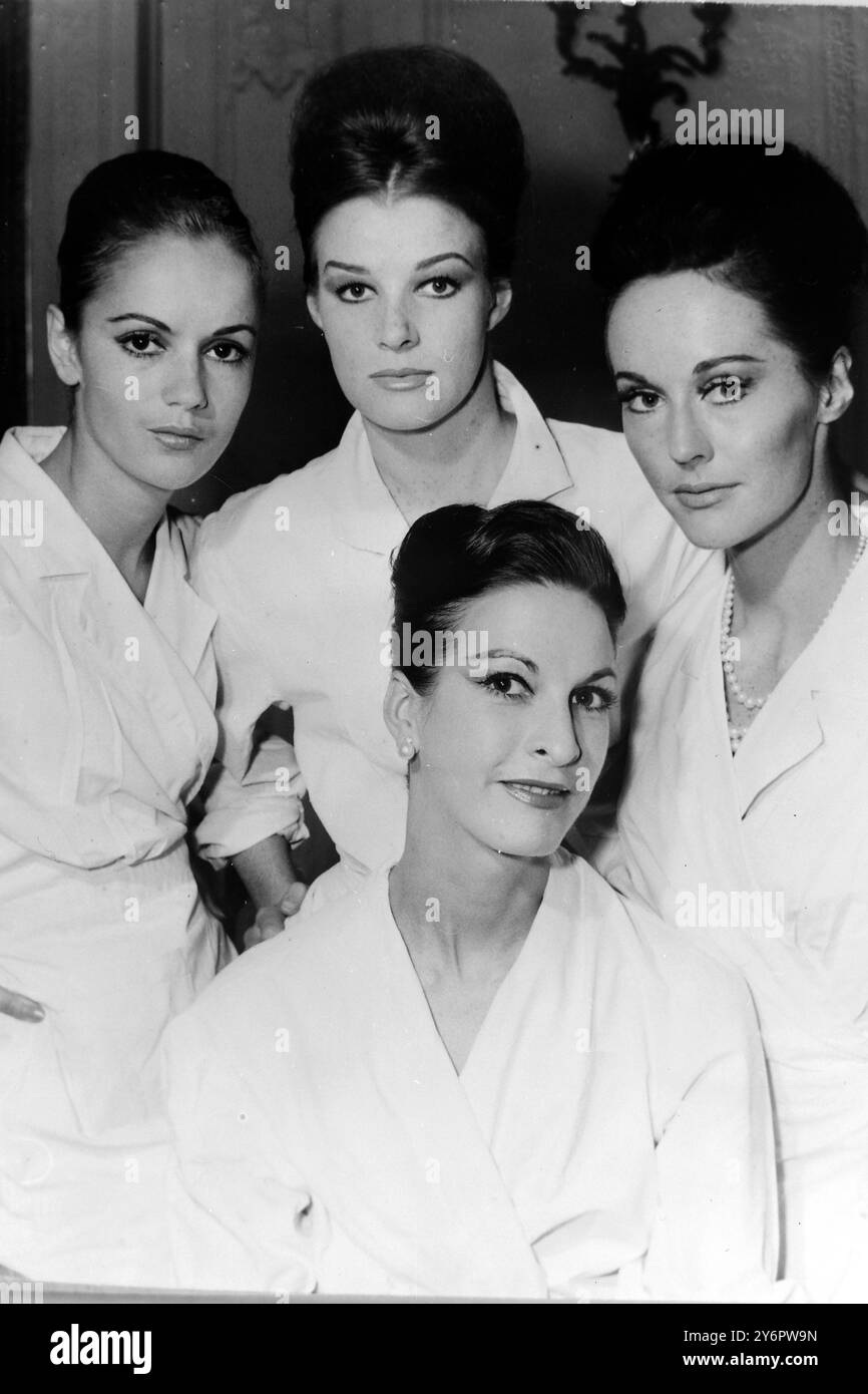 GRIFFITHS M DIOR MODEL / ; 17 JULY 1962 Stock Photo - Alamy