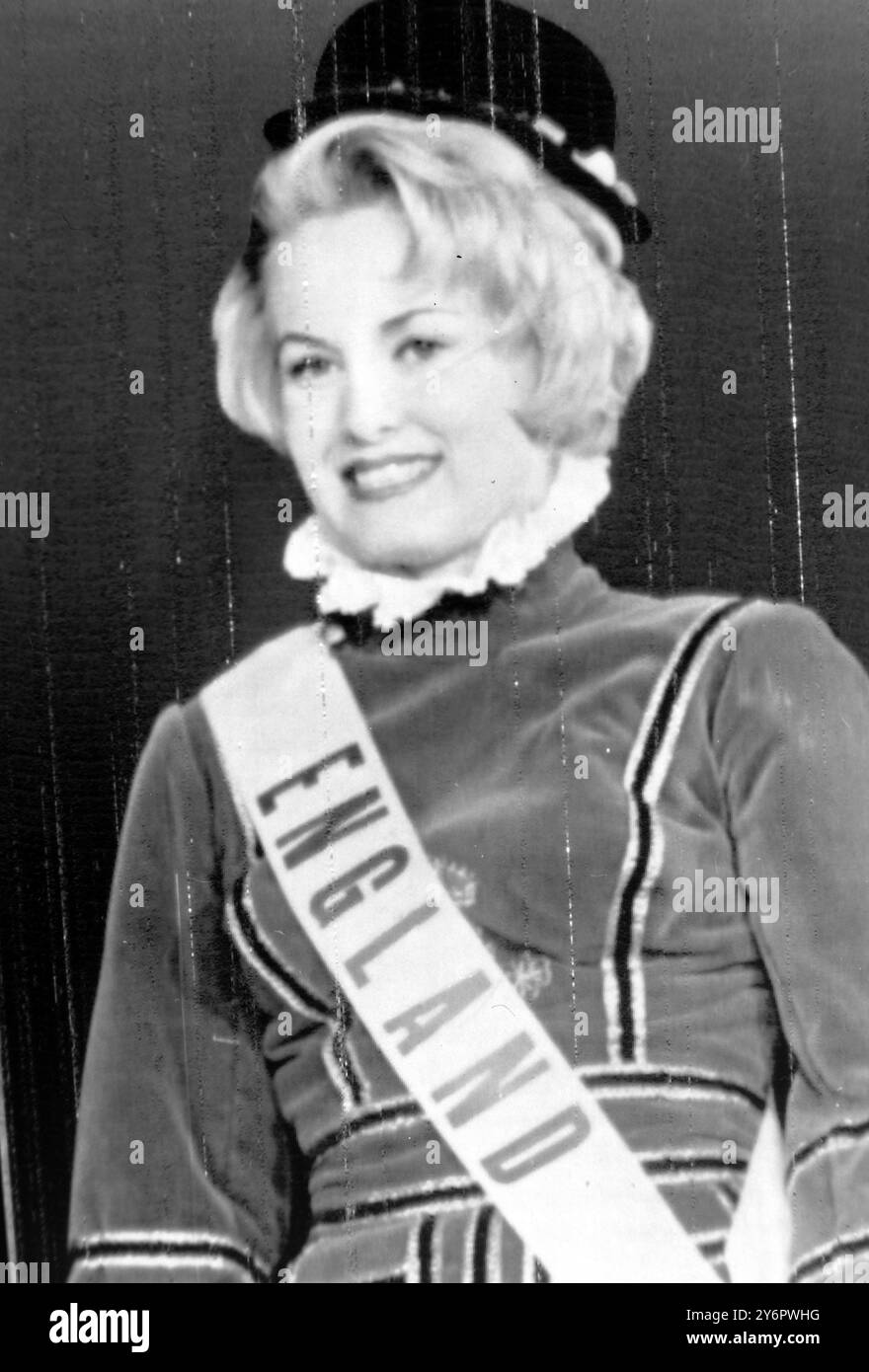 MISS BRITAIN KIM CARLTON AS BEEFEATER AT MISS UNIVERSE BEAUTY CONTEST ...