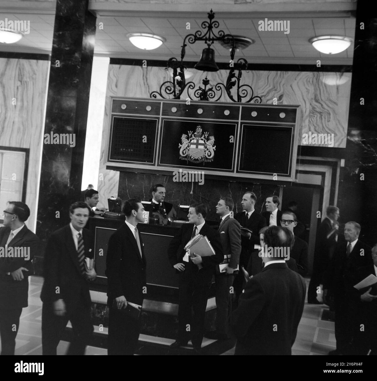 Lloyd's underwriting room hi-res stock photography and images - Alamy