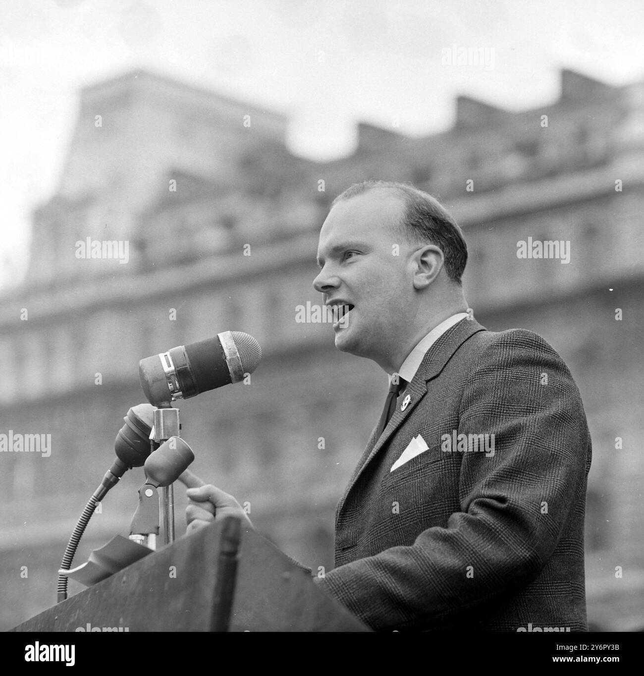 LEADER OF BRITISH NAZI COLIN JORDAN SPEAKS AT TRAFALGAR SQUARE IN ...