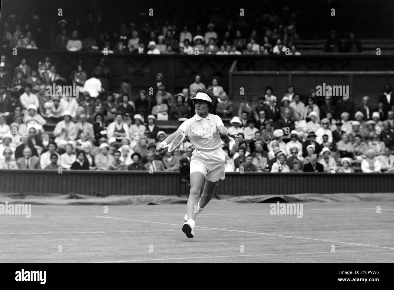 NANCY RICHEY - TENNIS PLAYER IN ACTION AT WIMBLEDON CHAMPIONSHIPS IN ...