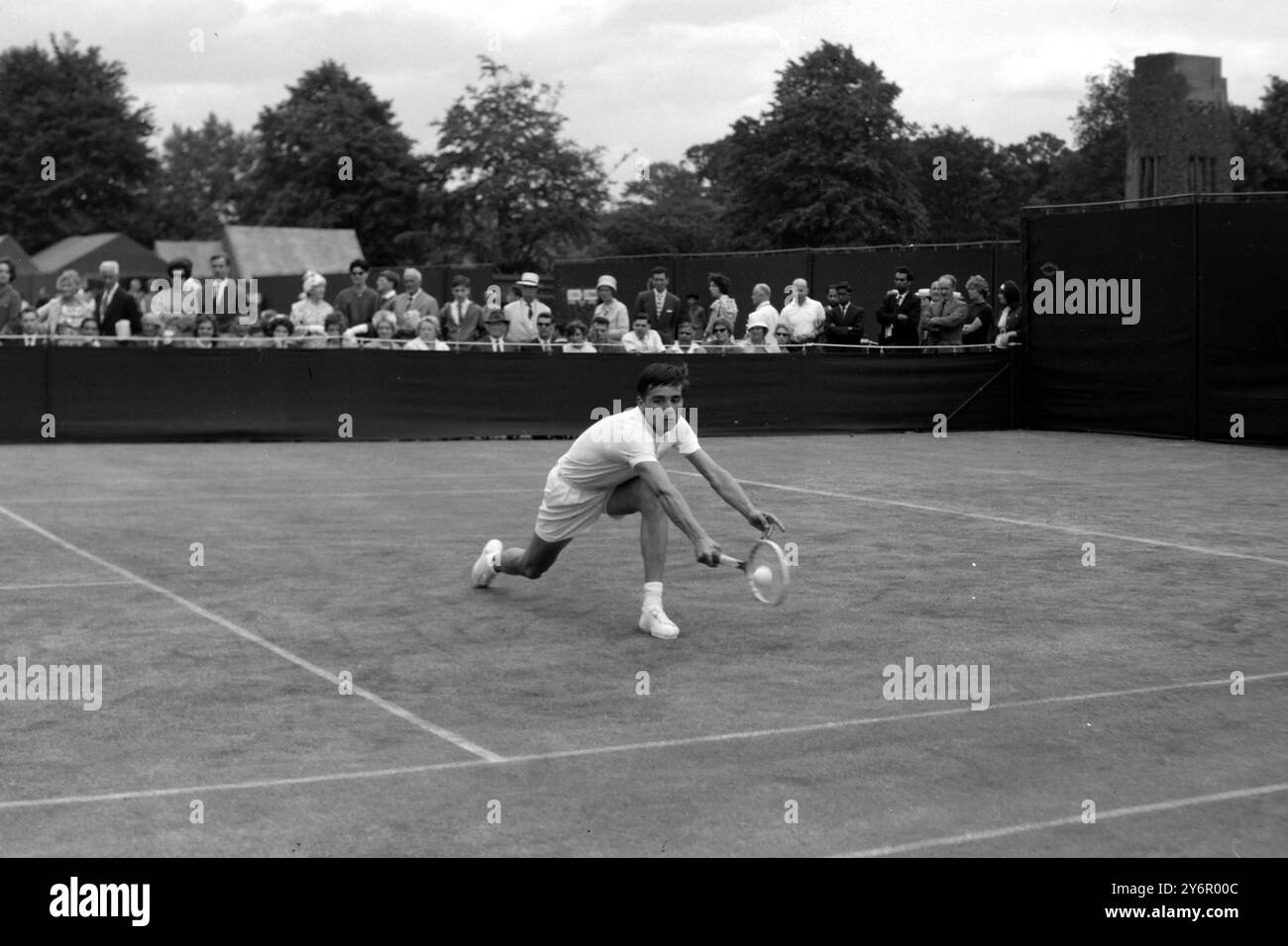 ERIC DROSSART - TENNIS PLAYER IN ACTION AT WIMBLEDON CHAMPIONSHIPS IN ...