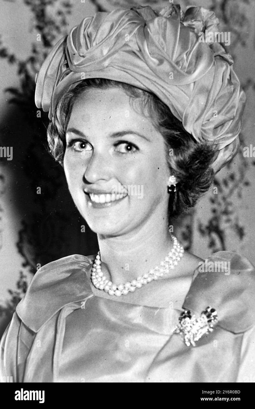 CATHERINE BOYLE ACTRESS TV PERSONALITY / ; 23 JUNE 1962 Stock Photo - Alamy