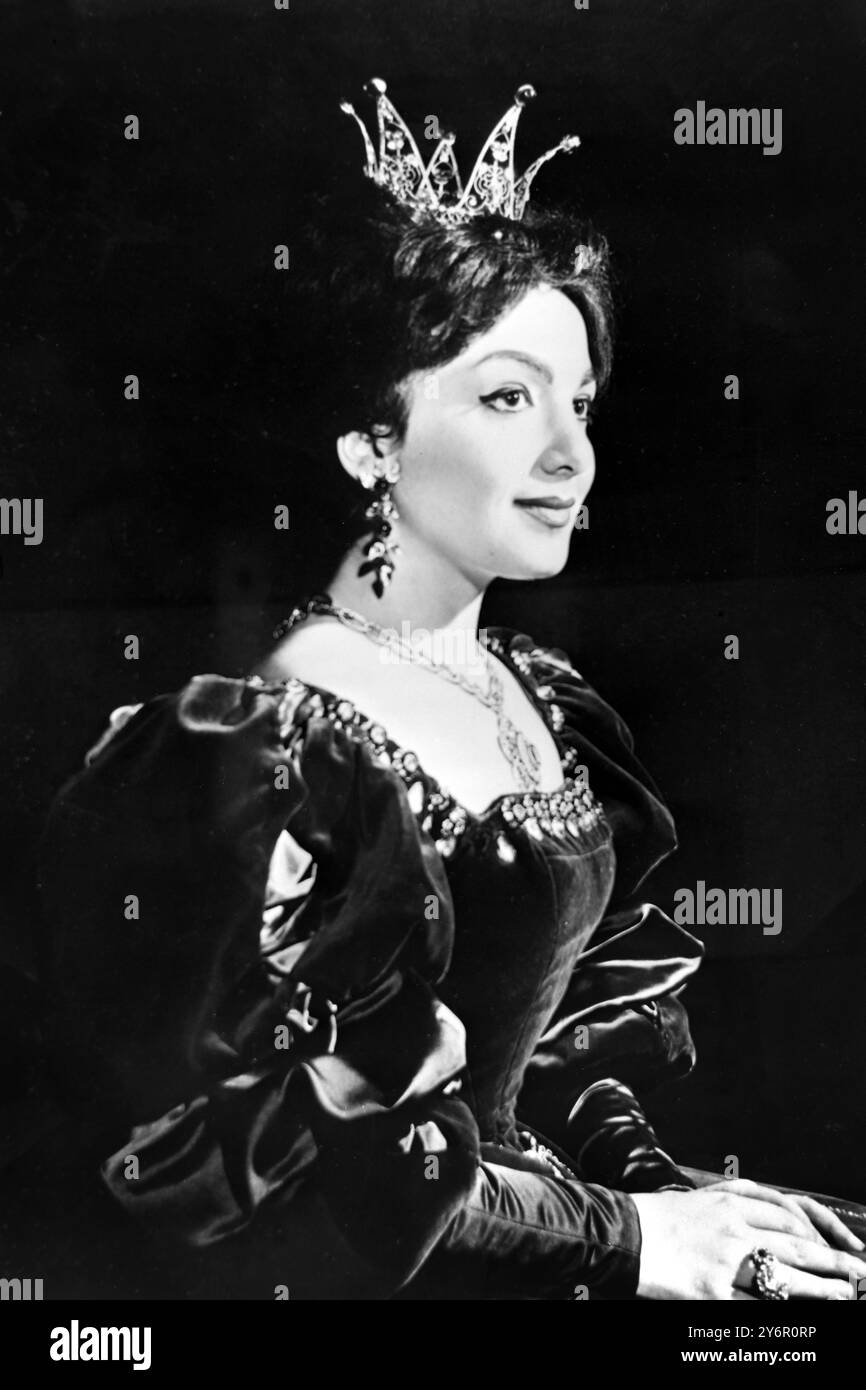 20 JUNE 1962 U.S. OPERA SINGER TERESA STRATAS AS 'QUEEN ISABEL' IN THE ...