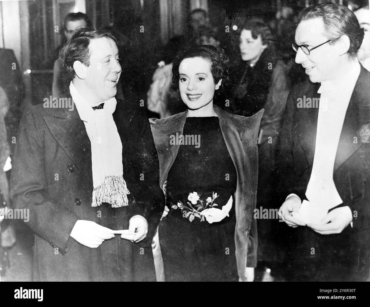ELSA LANCHESTER THE BEACHCOMBER IN NEW YORK WITH HUSBAND AND ALEXANDER ...