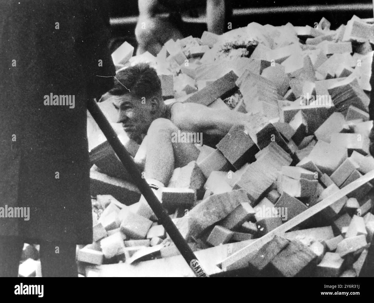 Archival pole vaulter hi-res stock photography and images - Alamy