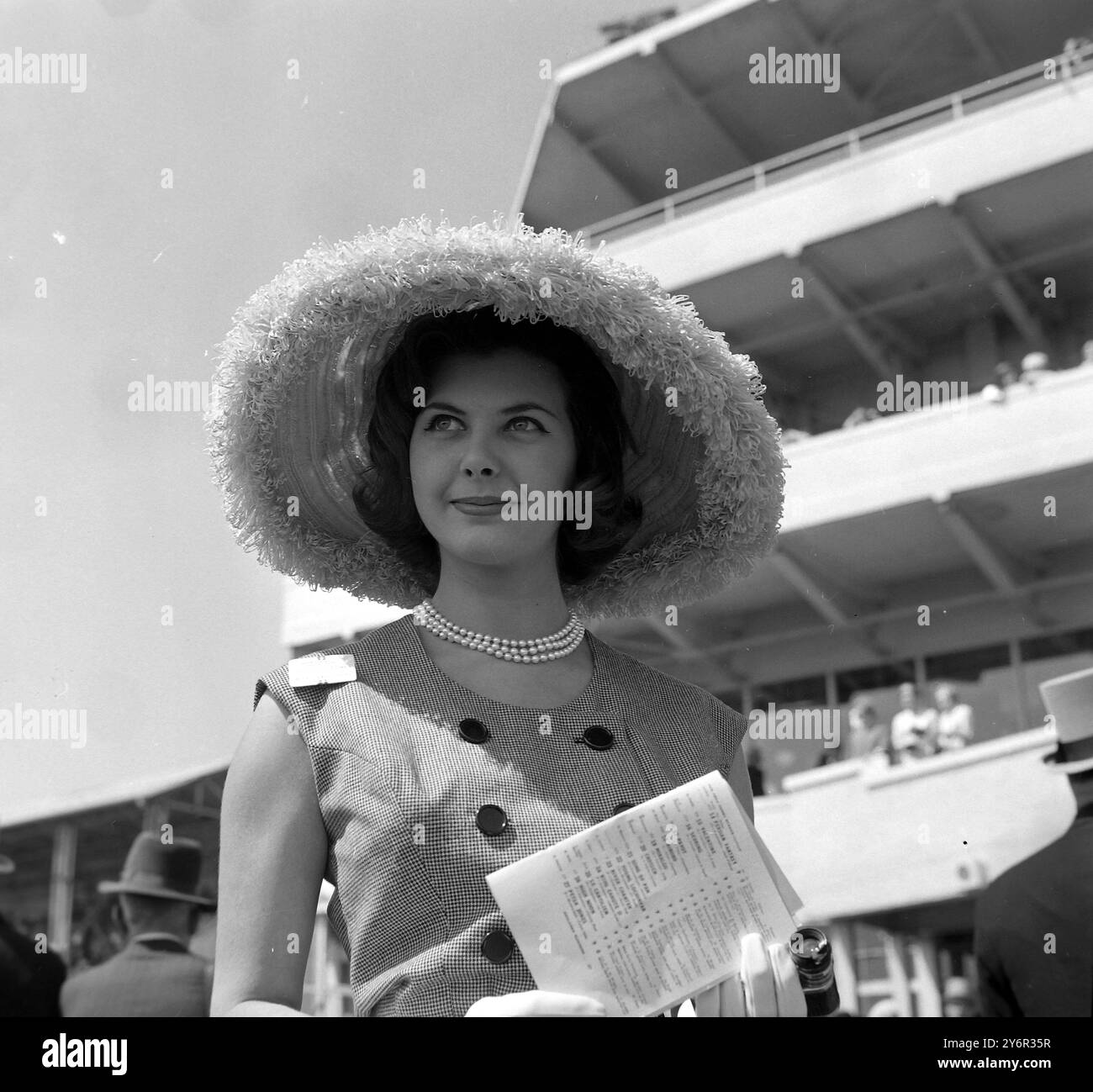 WENDY HARRIS AT DERBY DAY IN EPSOM / ; 6 JUNE 1962 Stock Photo - Alamy