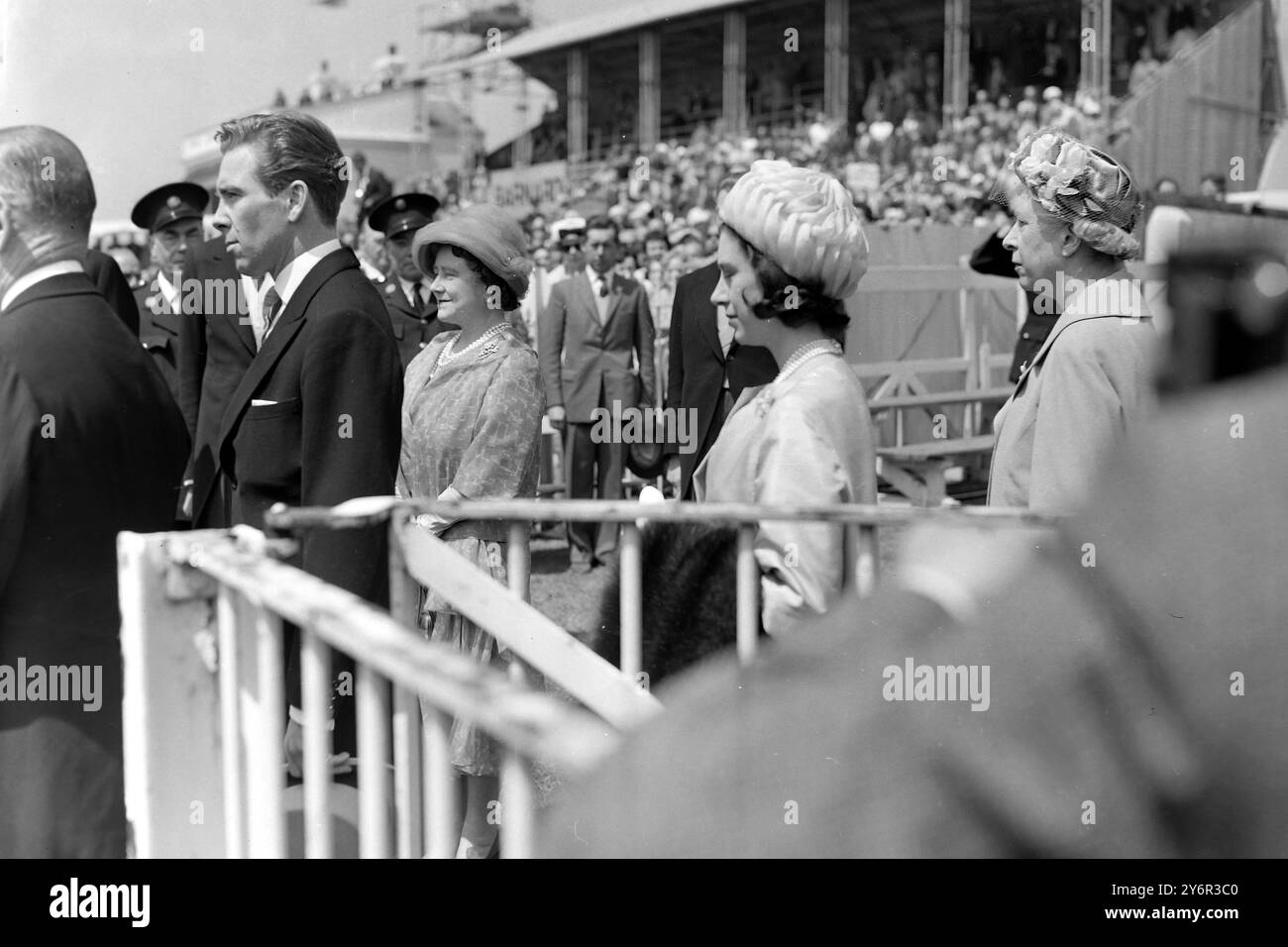 HORSE RACING EPSOM DERBY DAY QUEEN MUM PRINCESSES ROYAL & MARGARET ; 6 ...