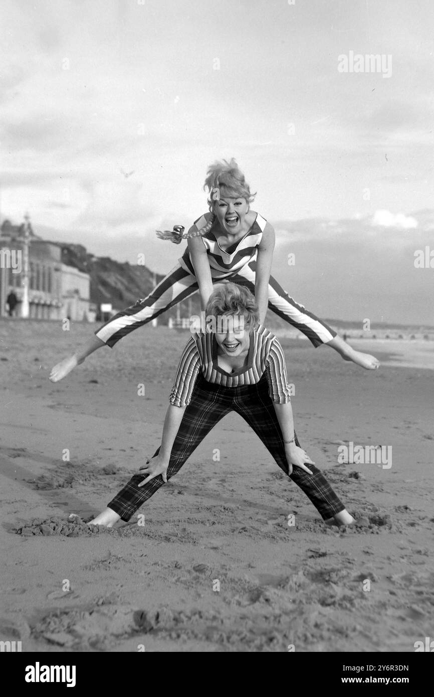 PAMELA FARRIN WITH JOSEPHINE MORENO ON A BEACH / ; 5 JUNE 1962 Stock ...