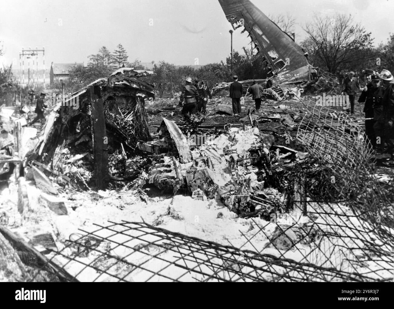AVIATION BOEING 707 WRECKAGE OFF ORLY AIRPORT ; 3 JUNE 1962 Stock Photo ...