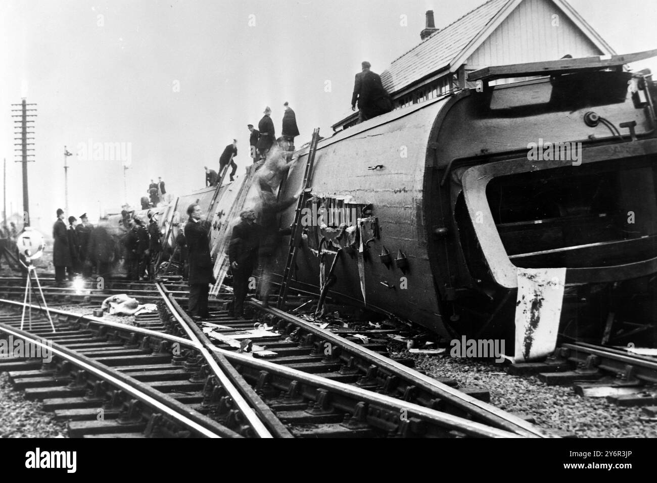 RAIL CRASHES DERAILED WRECKAGE NIGHT SCOTSMAN LONDON EDINBURGH EXPRESS ...