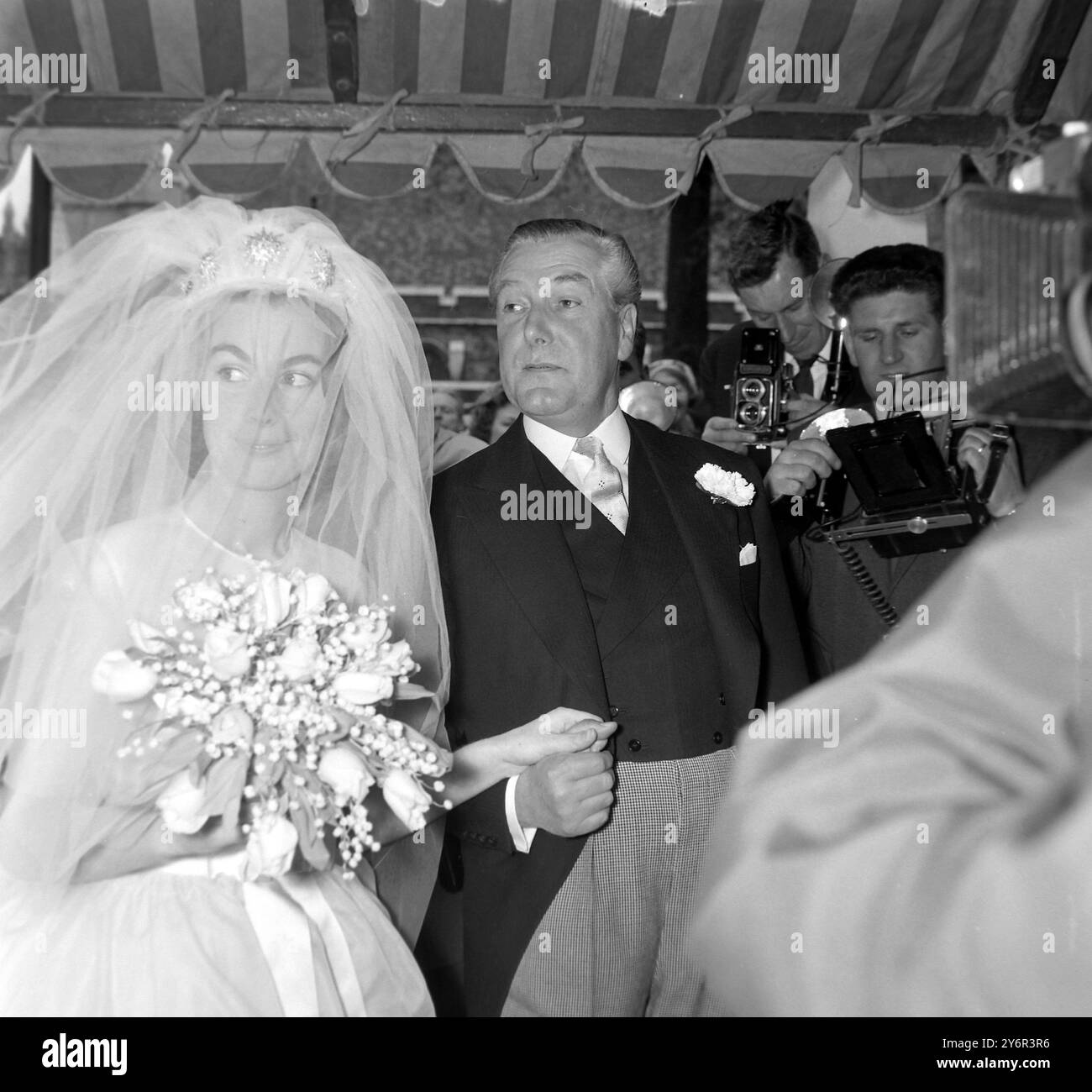 POLLY ECCLES AT HER WEDDING DAY IN WESTMINSTER / ; 1 JUNE 1962 Stock ...
