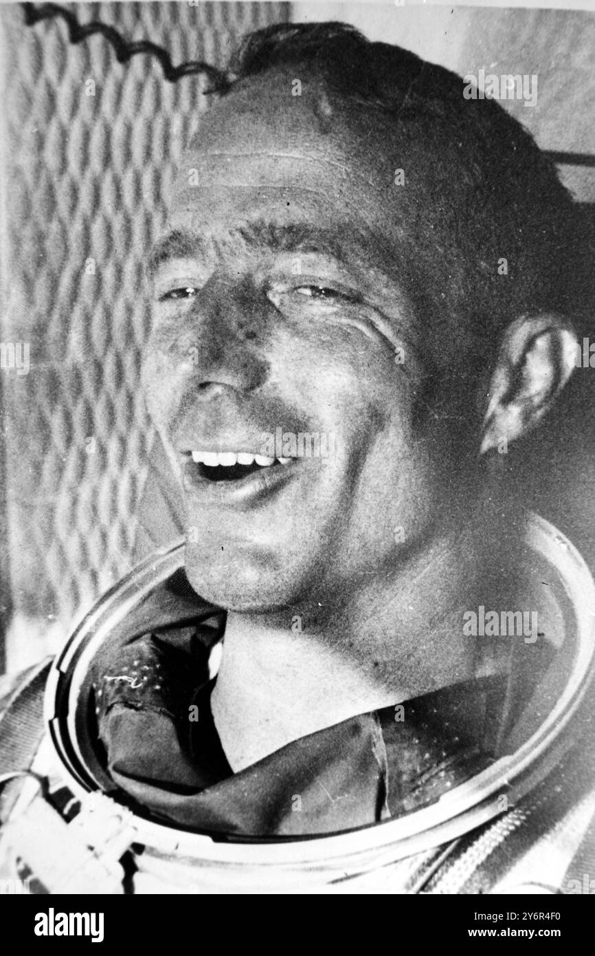 SPACE TRAVEL CARPENTER LT COMMANDER SLY GRIN AFTER SEA RESCUE ; 28 MAY ...
