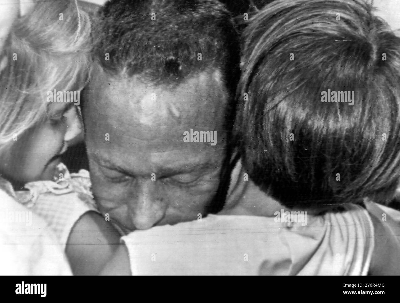 SPACE TRAVEL AMERICAN ASTRONAUT MALCOLM SCOTT CARPENTER GETS HUG FROM 2 ...