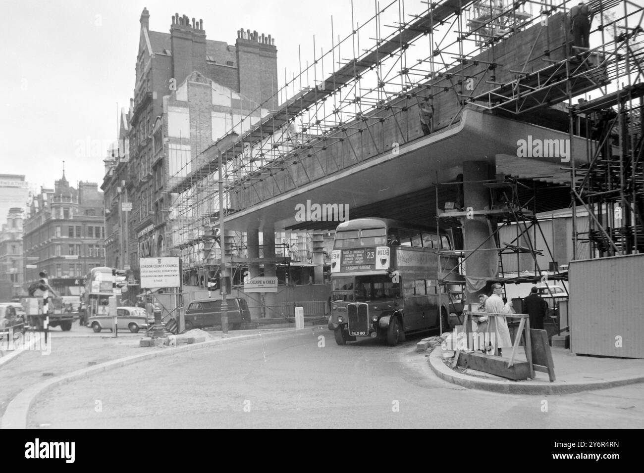 HOLBORN BRIDGE OVER ROAD LONDON ; 26 MAY 1962 Stock Photo - Alamy