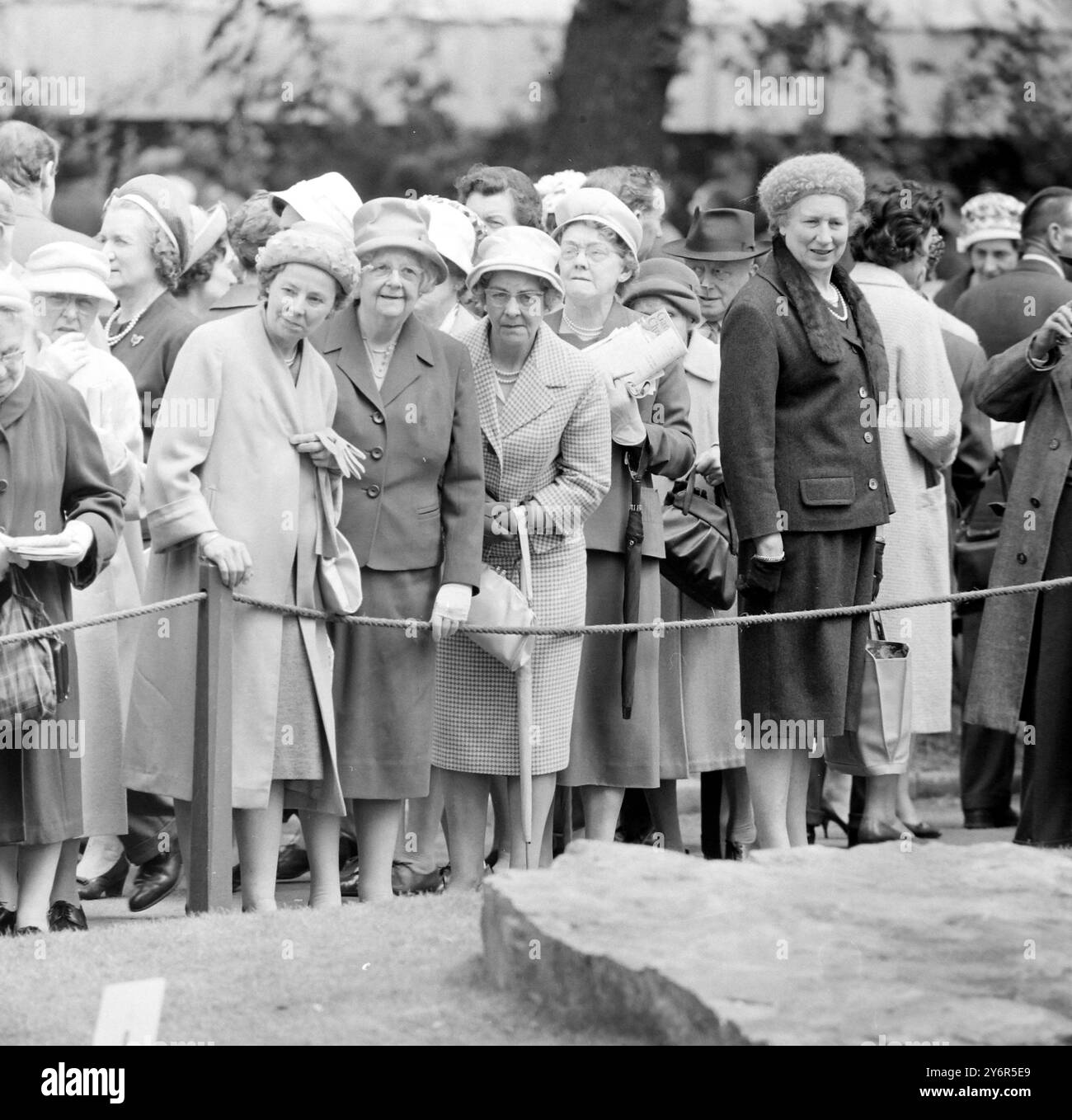 Chelsea flower show black and white Black and White Stock Photos ...