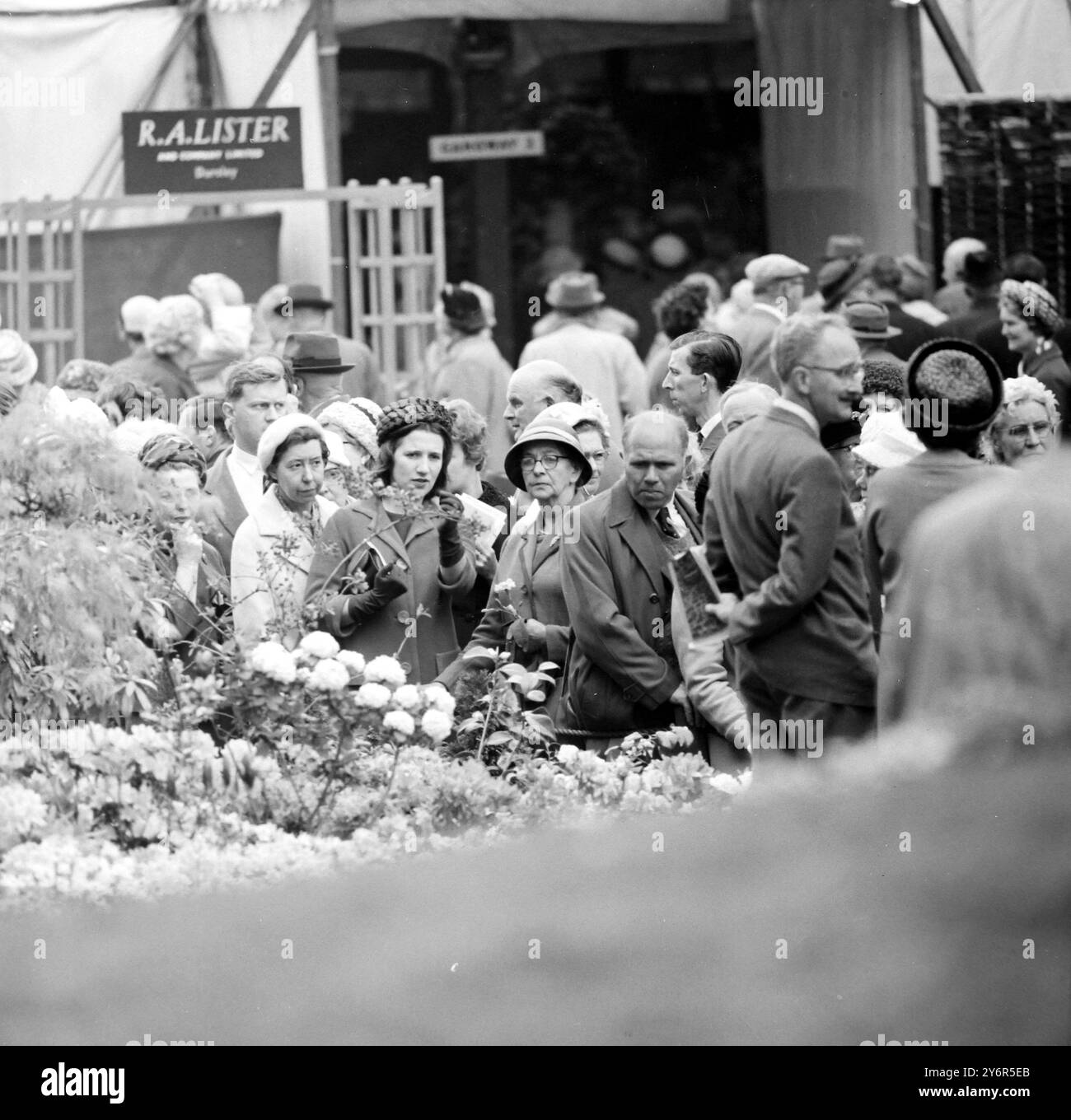 Chelsea flower show black and white Black and White Stock Photos ...