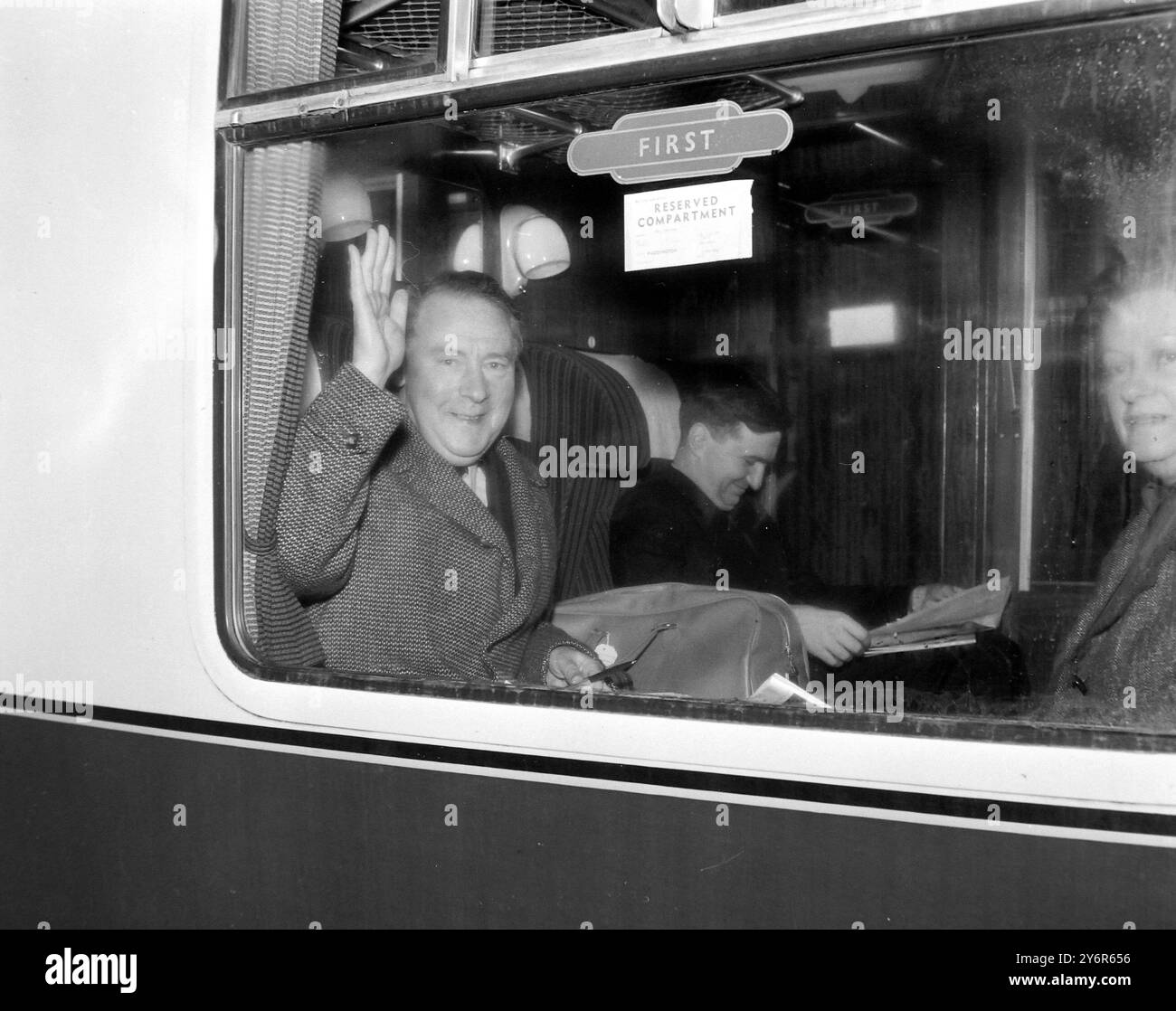 HUGH GAITSKELL AT PADDINGTON STATION TRAIN / ; 18 MAY 1962 Stock Photo ...