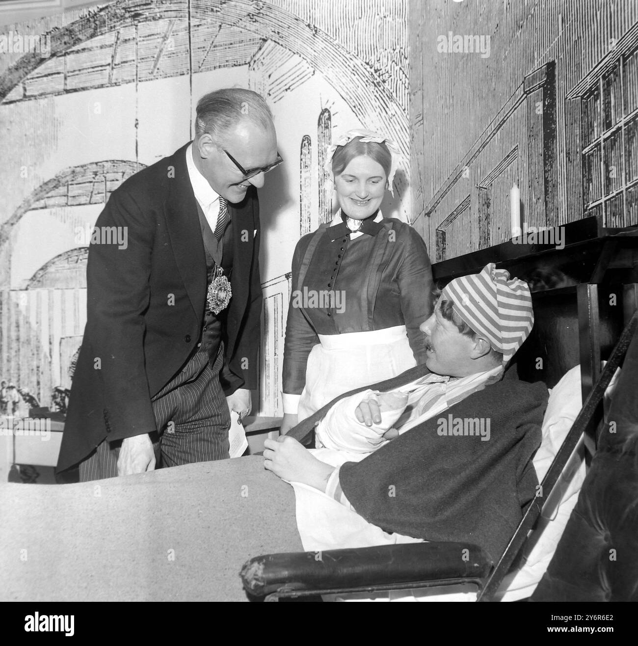 LORD MAYOR OF LONDON FREDERICK HOARE LOOKS AT PATIENT IN BED / ; 16 MAY ...