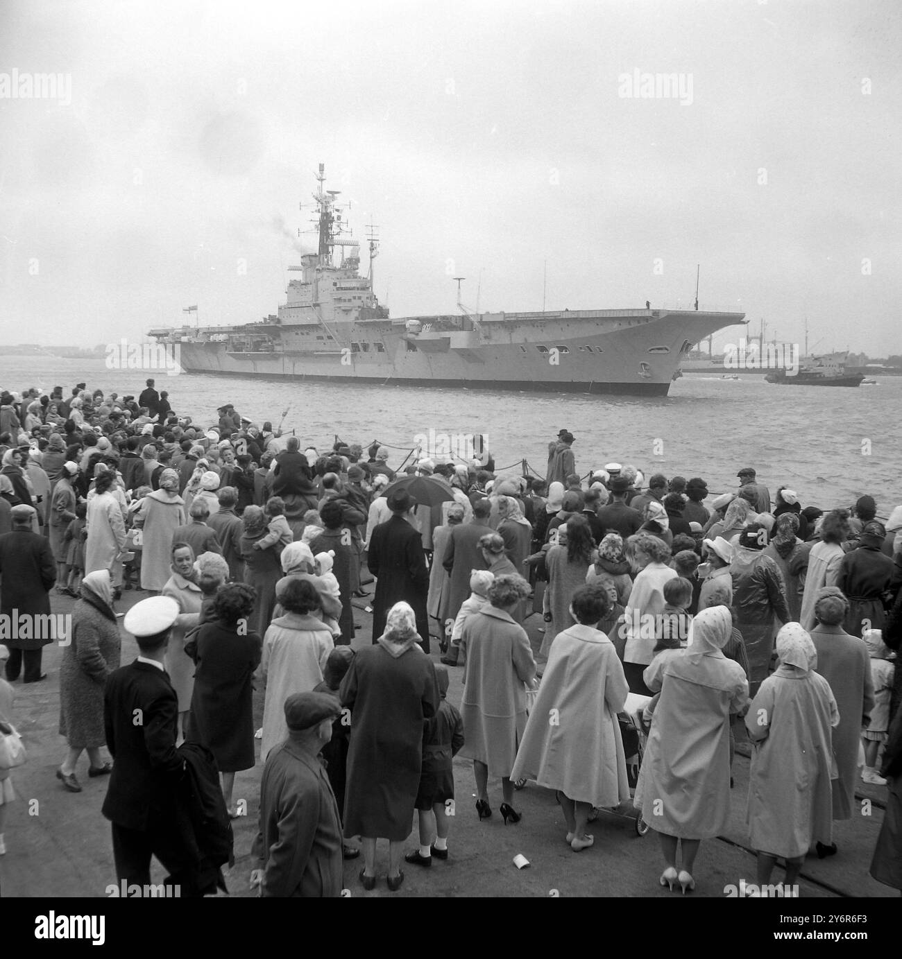 NAVY SHIPS C HMS CENTAUR SAILS IN ; 16 MAY 1962 Stock Photo - Alamy