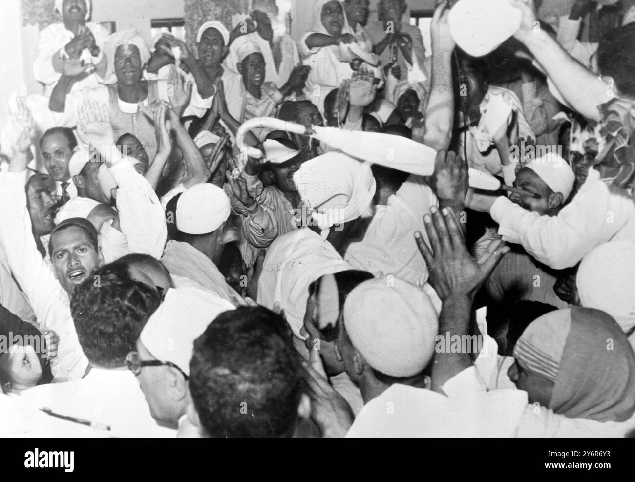 PILGRIMS SHIP MECCA PORT TEWFIK REFUSED LAND JEDDAH ARABIA ; 14 MAY ...