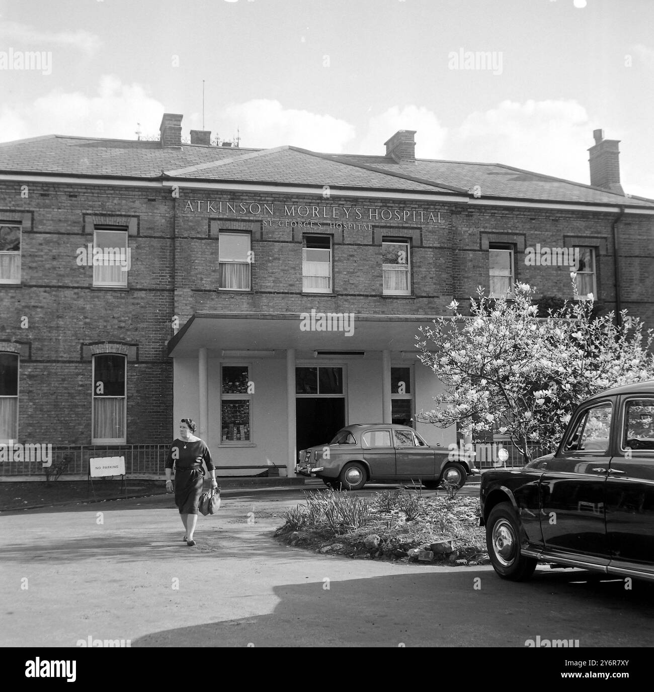 Exterior hospital 1960s hi-res stock photography and images - Alamy