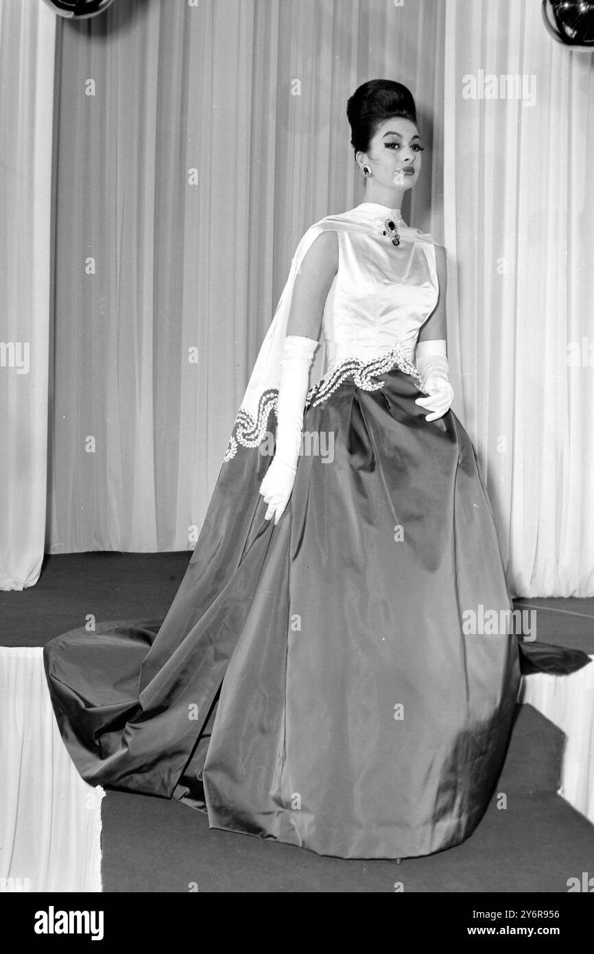 CHRISTINE MODEL - FASHION SHERAR MAN MADE FIBRE COLLECTION ; 3 MAY 1962 ...