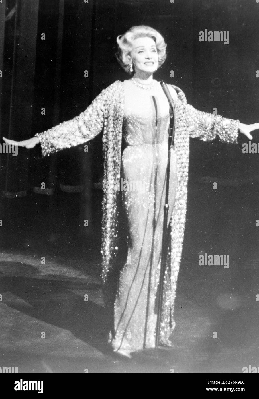 Marlene dietrich 1962 hi-res stock photography and images - Alamy