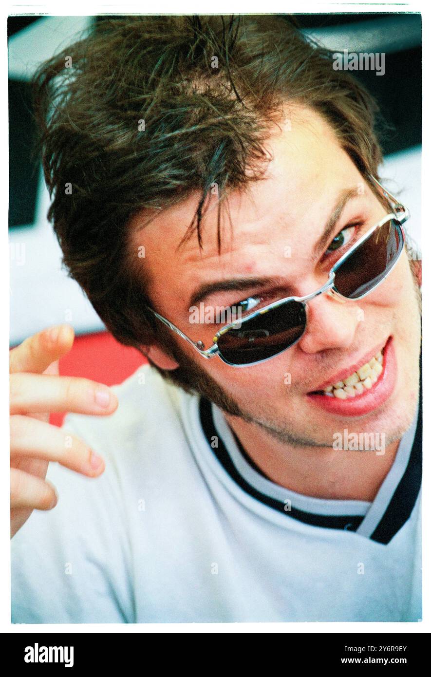 GAZ COOMBES, SUPERGRASS, PORTRAIT, BACKSTAGE, READING FESTIVAL 1998 ...