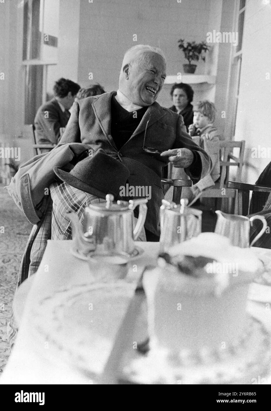 CHARLIE CHAPLIN CELEBRATES 73RD BIRTHDAY IN IRELAND ; 24 APRIL 1962 ...