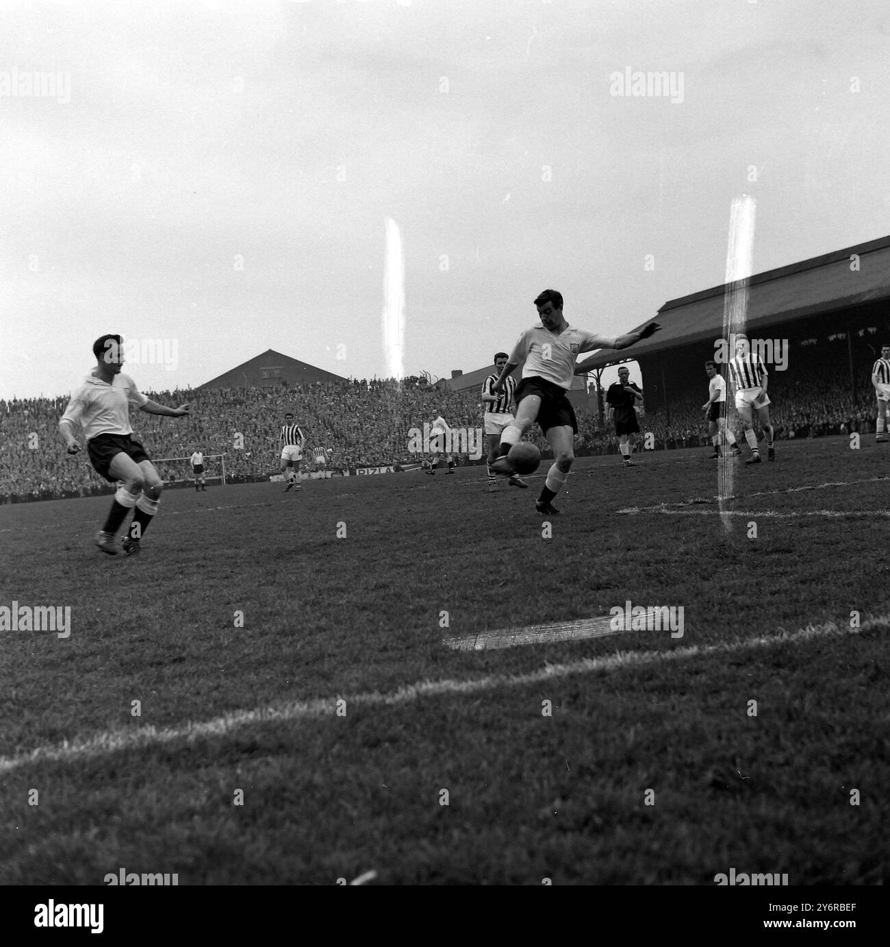 Johnny haynes hi-res stock photography and images - Alamy