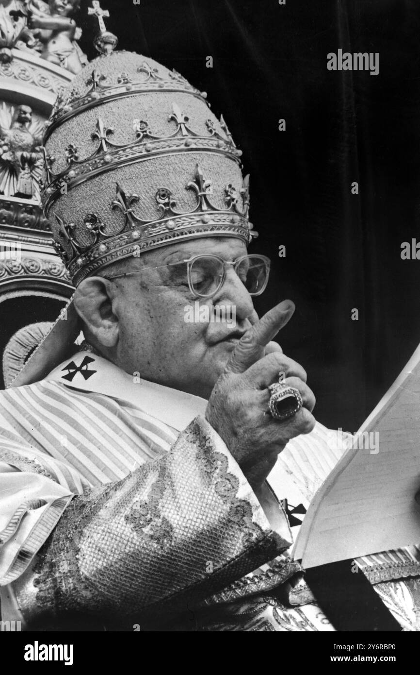 22 APRIL 1962 HIS HOLINESS POPE JOHN XXIII READING HIS EASTER ADDRESS ...