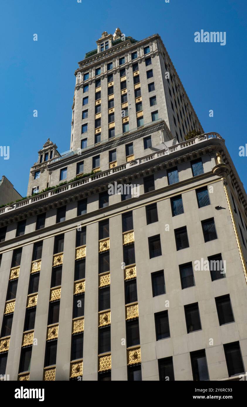 The Crown Building on Fifth Avenue and 57th Street, NYC, USA Stock ...