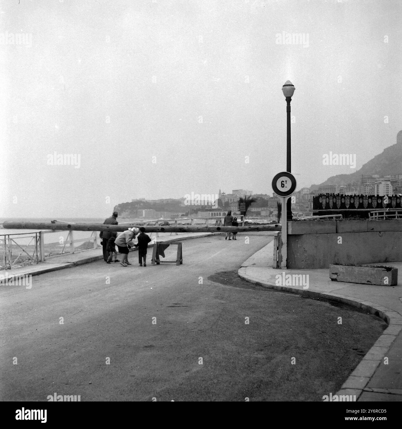 FRONTIER FRANCE MONACO BORDER ; 18 APRIL 1962 Stock Photo - Alamy