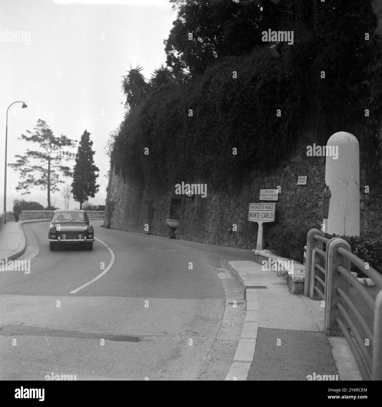 FRONTIER FRANCE MONACO BORDER ; 18 APRIL 1962 Stock Photo - Alamy