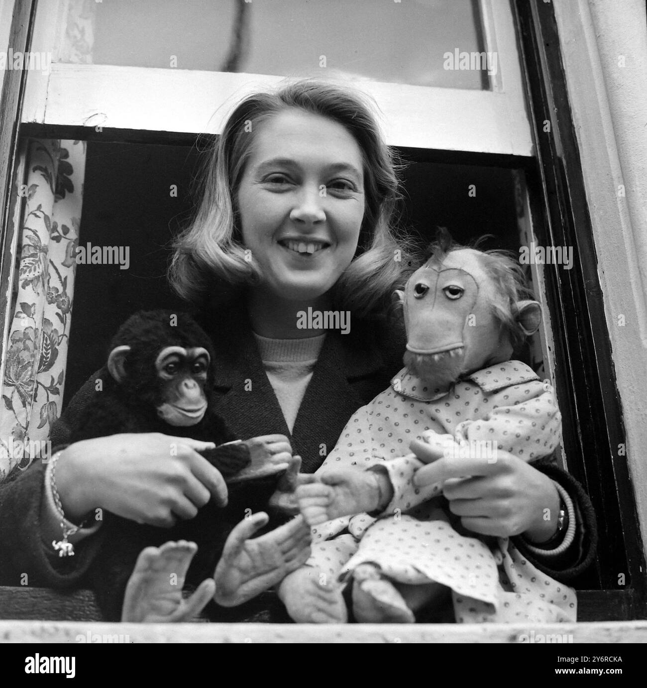 17 APRIL 1962 JANE MORRIS-GOODALL WITH HER CHIMPANZEE MASCOTS. THE 27 ...