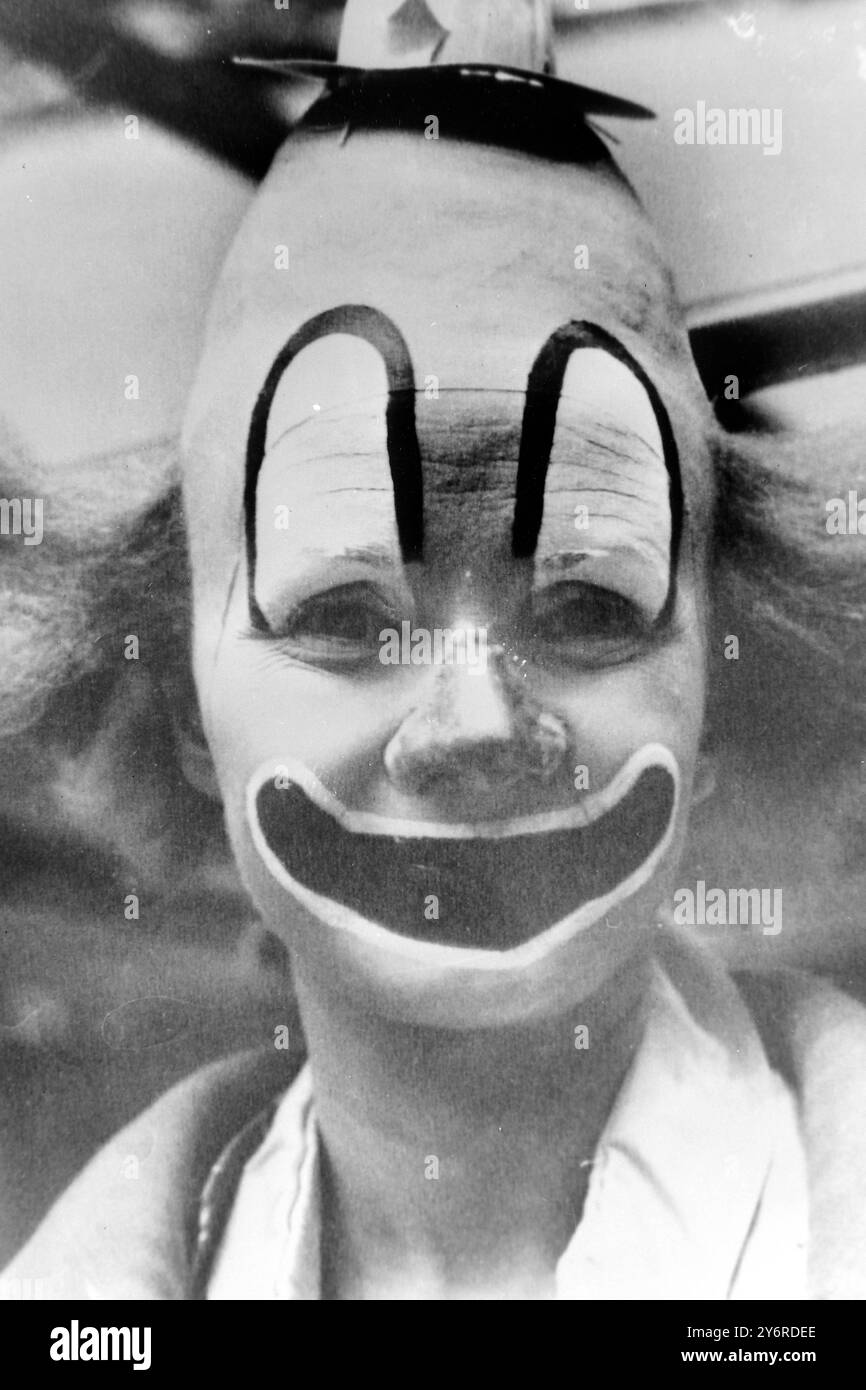 ACTRESS DEBIIE REYNOLDS AS A CLOWN IN LOS ANGELES ; 14 APRIL 1962 Stock ...
