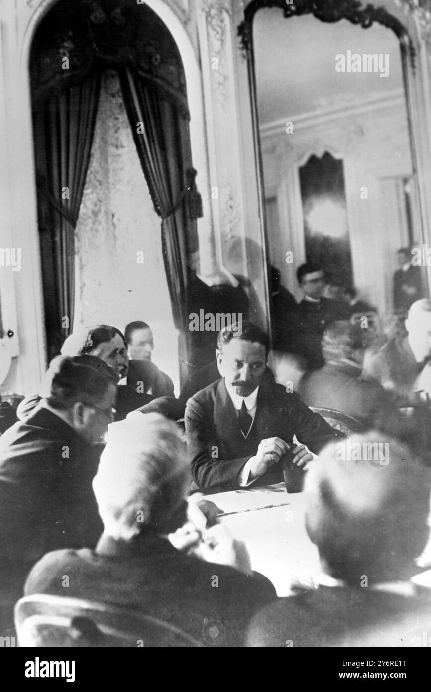 ISMAY J BRUCE INQUIRY INTO TITANIC SINKING / ; 11 APRIL 1962 Stock ...