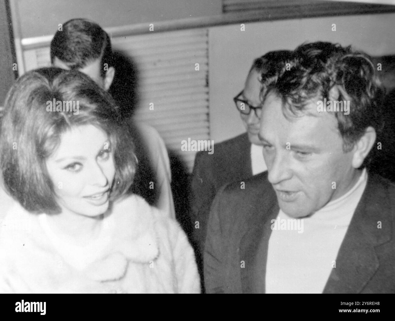 RICHARD BURTON AT ROME AIRPORT WITH SOPHIA LOREN / ; 9 APRIL 1962 Stock ...