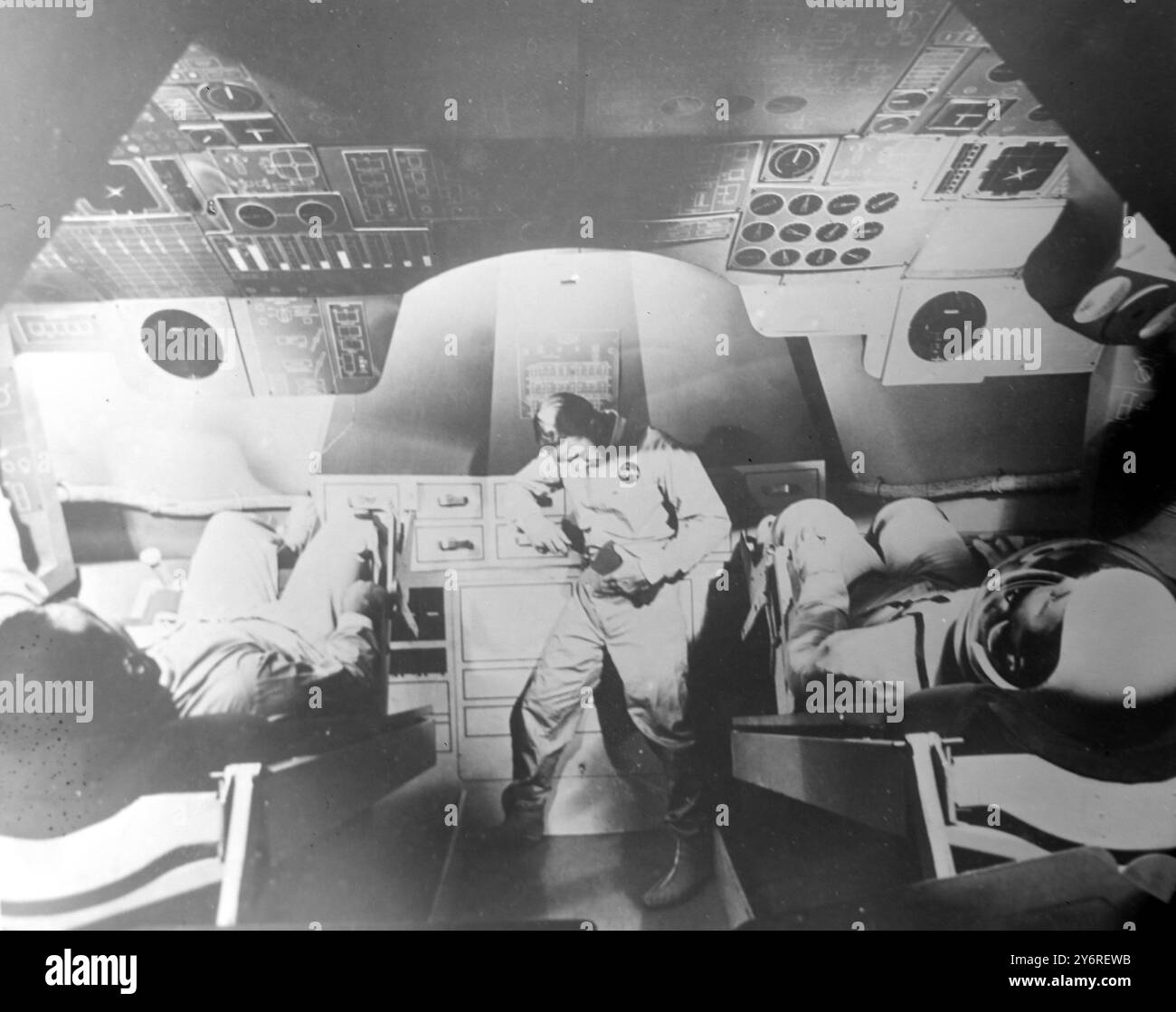 AMERICAN SPACECRAFT APOLLO INTERIOR ; 6 APRIL 1962 Stock Photo - Alamy