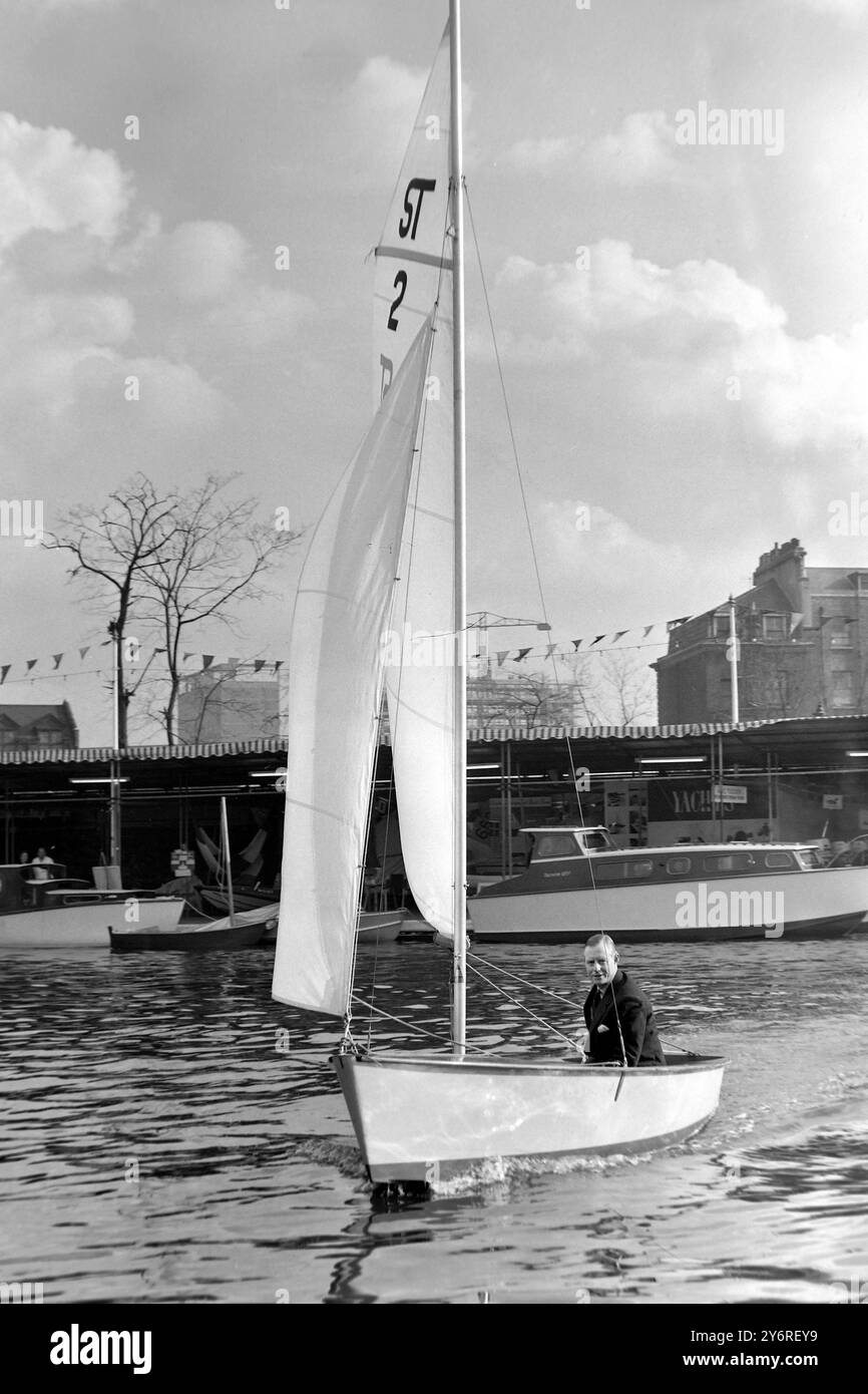 Boat show 1962 hi-res stock photography and images - Alamy