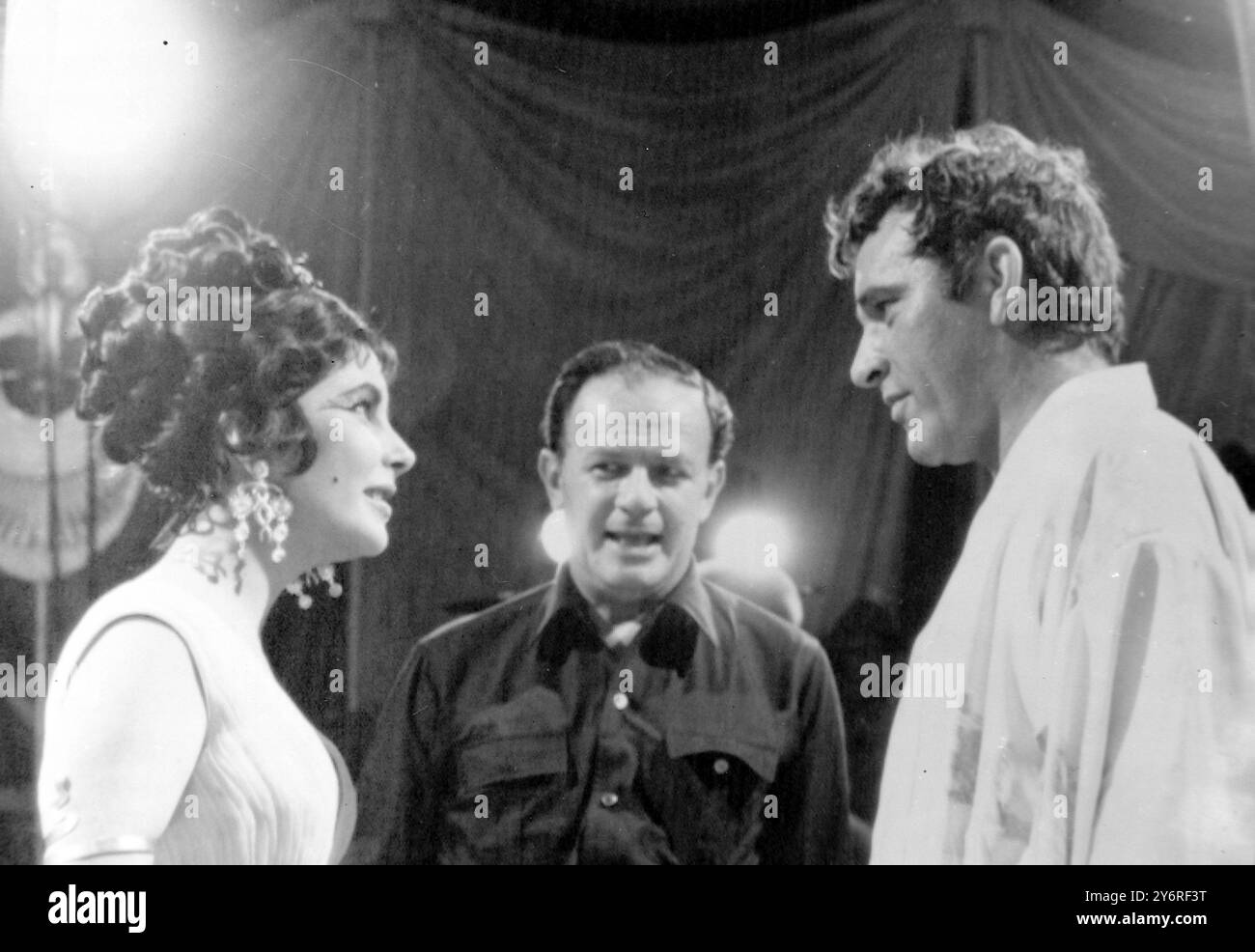 ACTOR RICHARD BURTON WITH DIRECTOR OF CLEOPATRA JOSEPH MANKIEWICZ AND ...