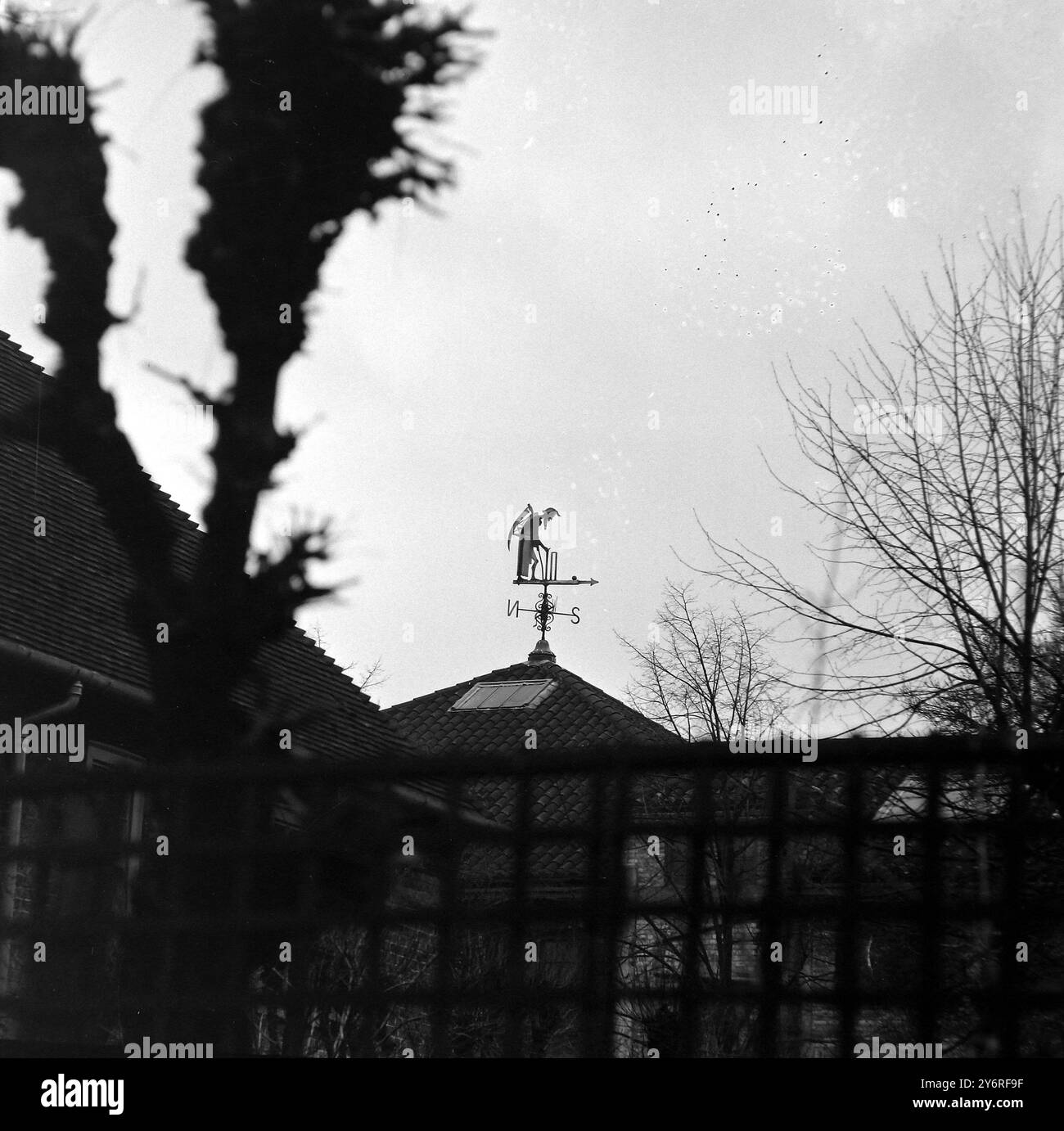 Old father time and weather vane hi-res stock photography and images ...