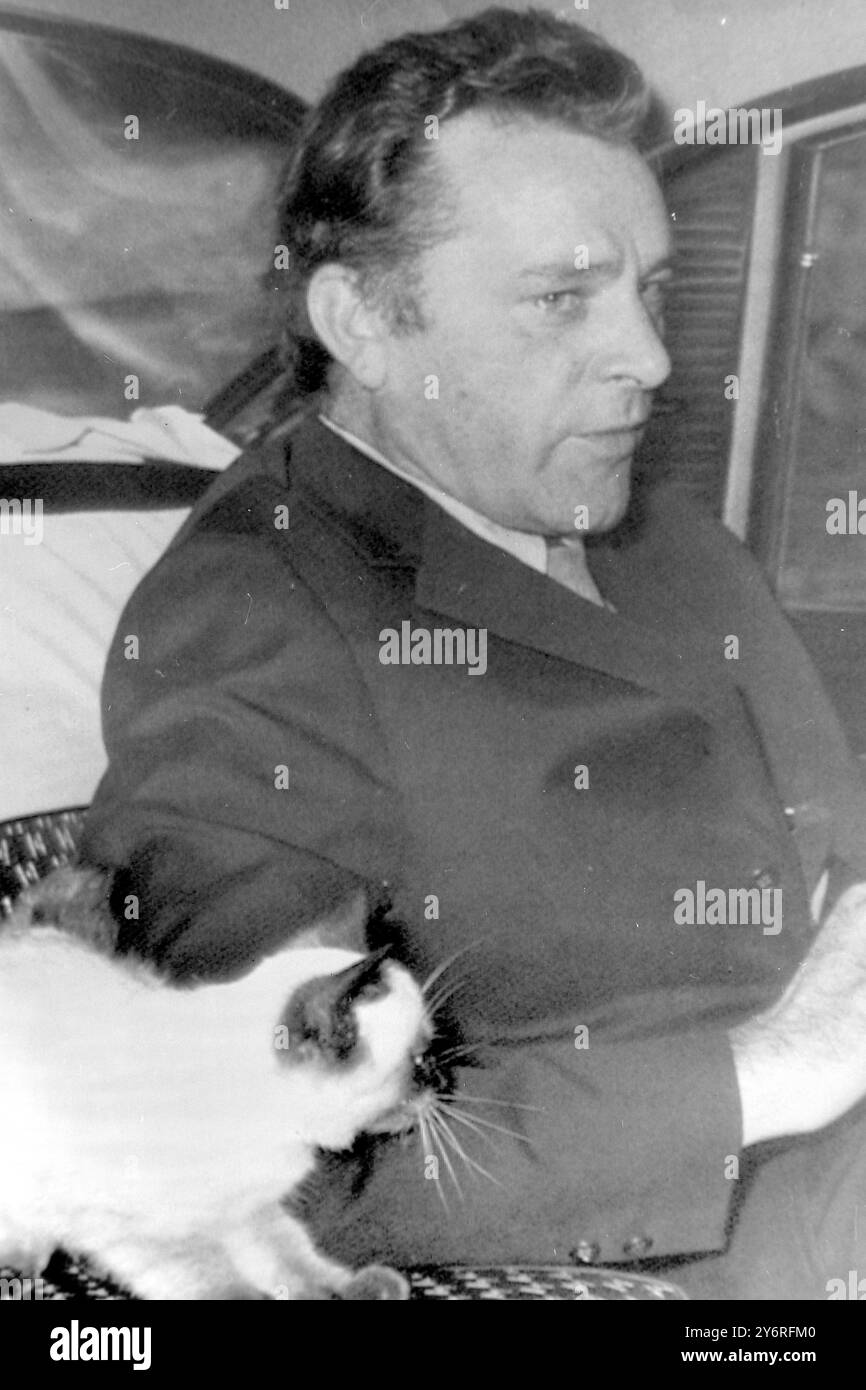 Richard burton cleopatra hi-res stock photography and images - Alamy