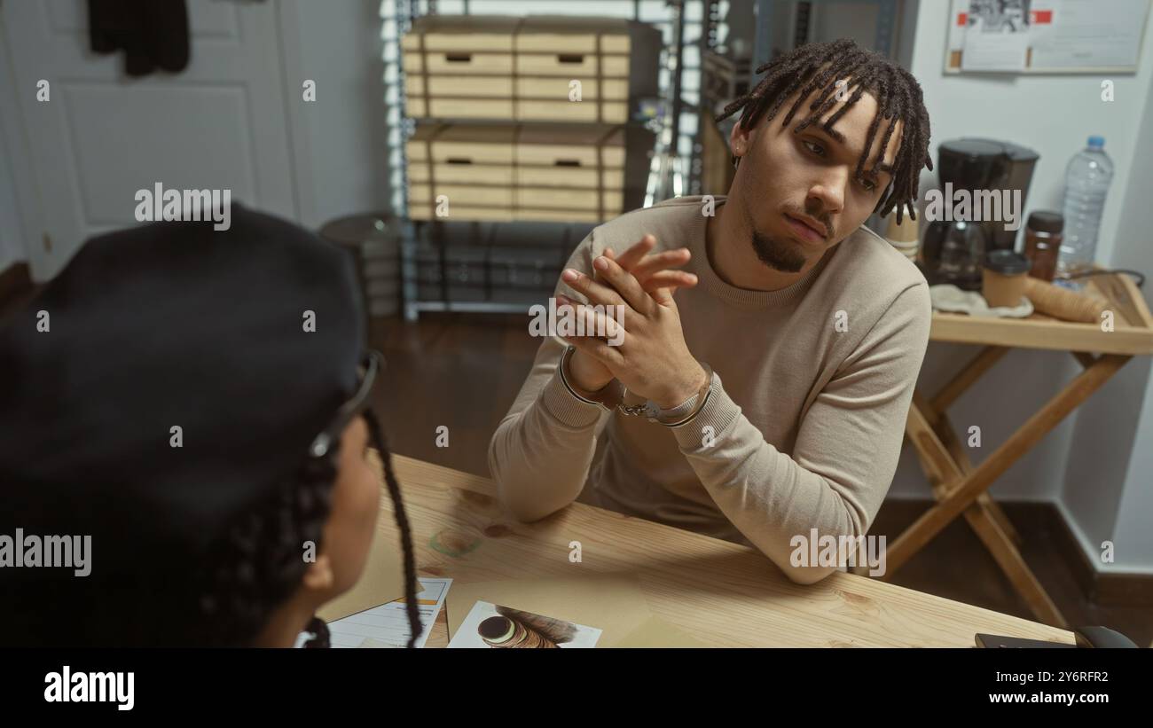 Interrogation room silhouette hi-res stock photography and images - Alamy