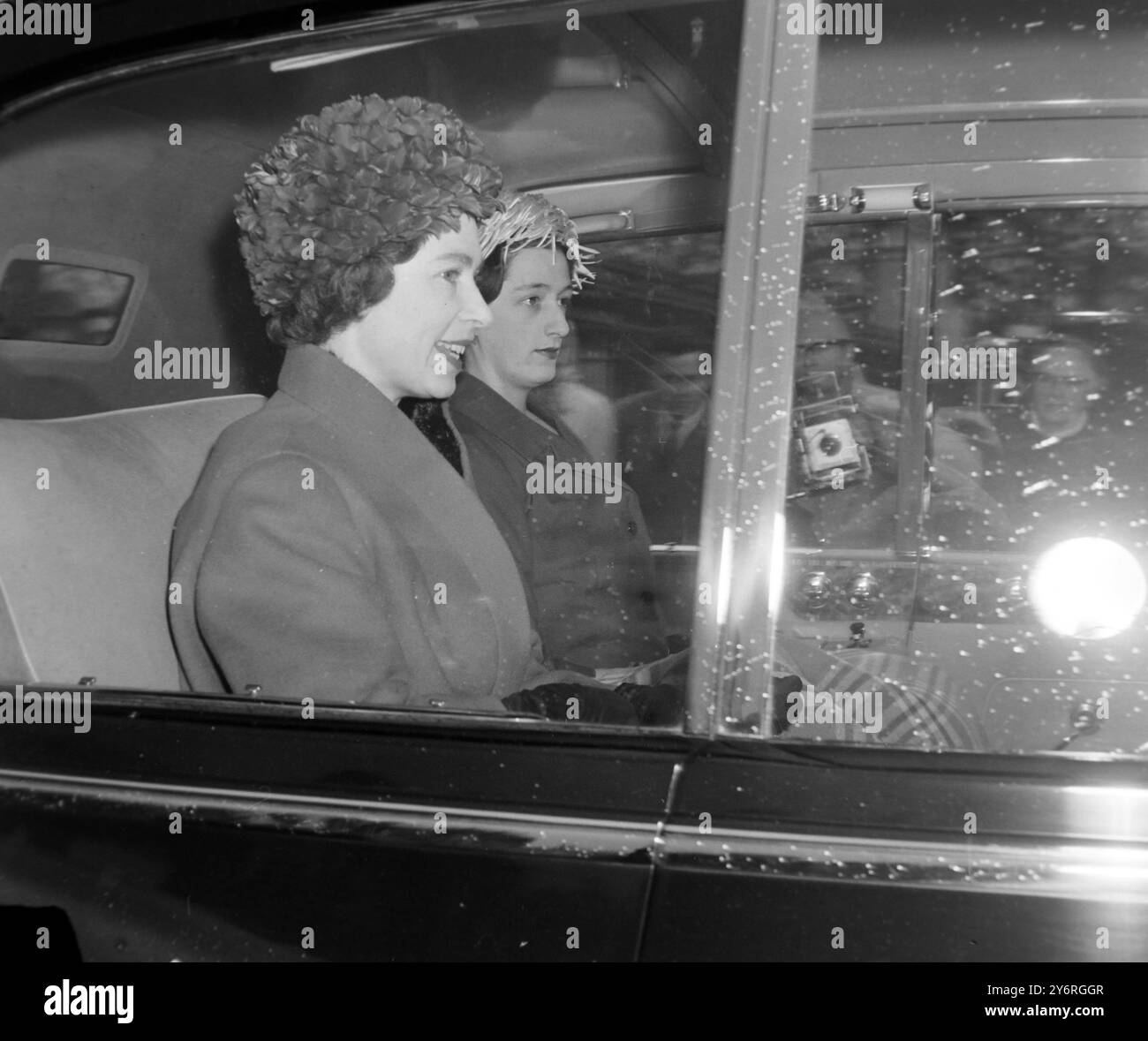 QUEEN ELIZABETH II DRIVING FROM BUCKINGHAM PALACE TO WALTON LONDON 30 ...